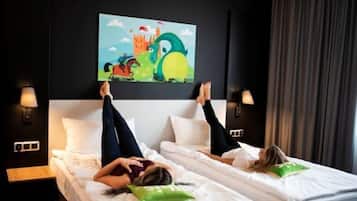 Quarto Twin, 2 camas individuais | Secretária, secretária adequada para computadores portáteis