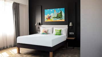 Quarto Duplo, 1 cama de casal e sofá-cama | Secretária, secretária adequada para computadores portáteis
