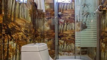 Quarto casal luxo | Banheiro | Chuveiro, produtos de toalete grátis, toalhas de banho