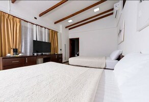 Cofres nos quartos, Wi-Fi de cortesia, roupa de cama