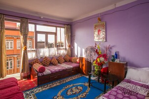 Quarto Básico, vários quartos, vista para a colina | Wi-fi grátis, roupa de cama fornecida 