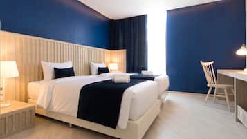 Quarto Twin Deluxe, 2 camas individuais, não fumadores | Cofre no quarto, secretária, camas desdobráveis, Wi-fi grátis