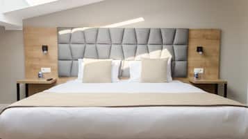 Double or Twin Room, Attic | 1 quarto, roupa de alta qualidade, secretária, quartos insonorizados