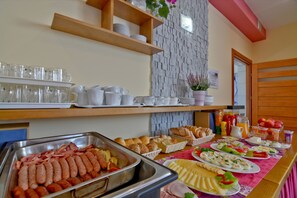 Café da manhã com buffet todos os dias mediante uma taxa