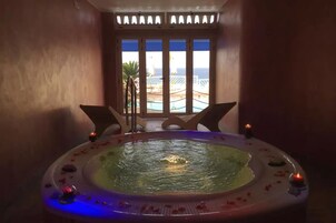 Suite de Luxo, 1 cama king-size, vista para o oceano, em frente ao mar | Banheira de hidromassagem