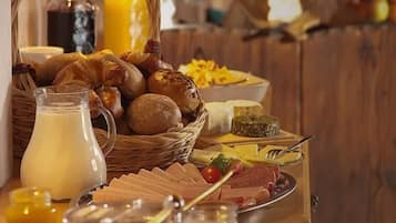 Pequeno-almoço tipo buffet diário mediante uma taxa