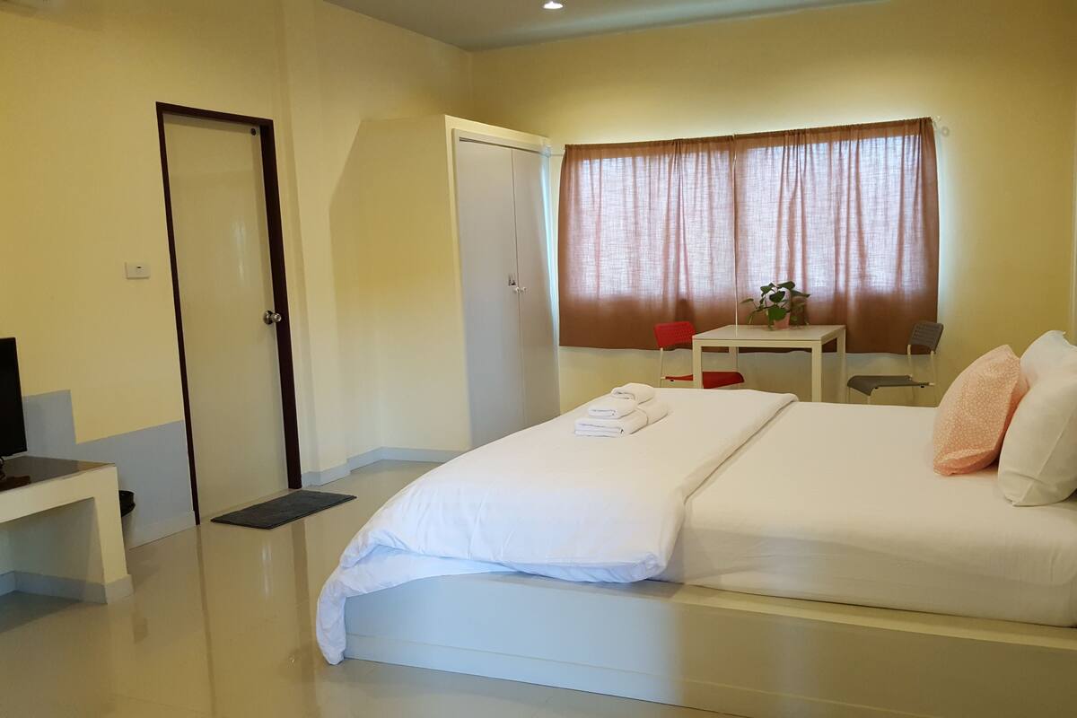 Quarto Deluxe | Minibar, cortinas/cortinados opacos, camas desdobráveis, Wi-fi grátis