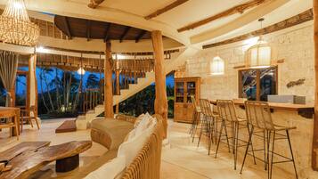 Three-Bedroom Villa with Private Pool and Sea View | Sala de estar