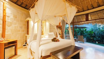 Bungalow Deluxe | Minibar, cofre no quarto, com decoração personalizada