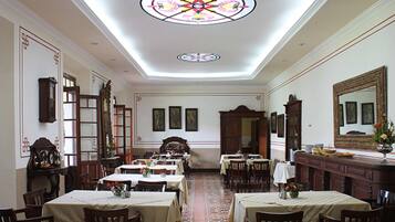 Café da manhã continental grátis todos os dias