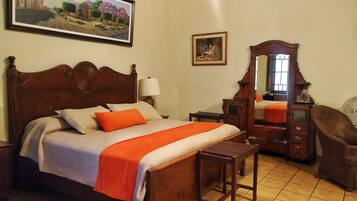 Quarto solteiro | Cofres nos quartos, escrivaninha, Wi-Fi de cortesia, roupa de cama