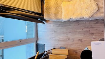 Duplex clássico (F6) | Área de estar | TV de tela plana 80 cm com canais a cabo, TV