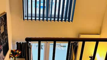 Duplex clássico (F6) | Área de estar | TV de tela plana 80 cm com canais a cabo, TV