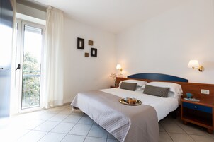 Apartamento Familiar em Condomínio Fechado | Roupa de alta qualidade, cofre no quarto, secretária 