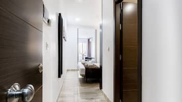 Quarto Triplo Deluxe, 3 camas individuais, casa de banho privativa | Cortinas/cortinados opacos, quartos insonorizados