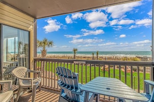 Condo, 2 Bedrooms, Oceanfront (E1) | Varanda