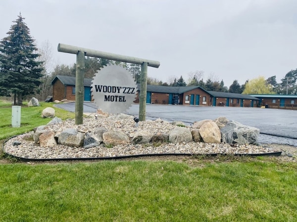 Woodyzzz Motel - Michigan