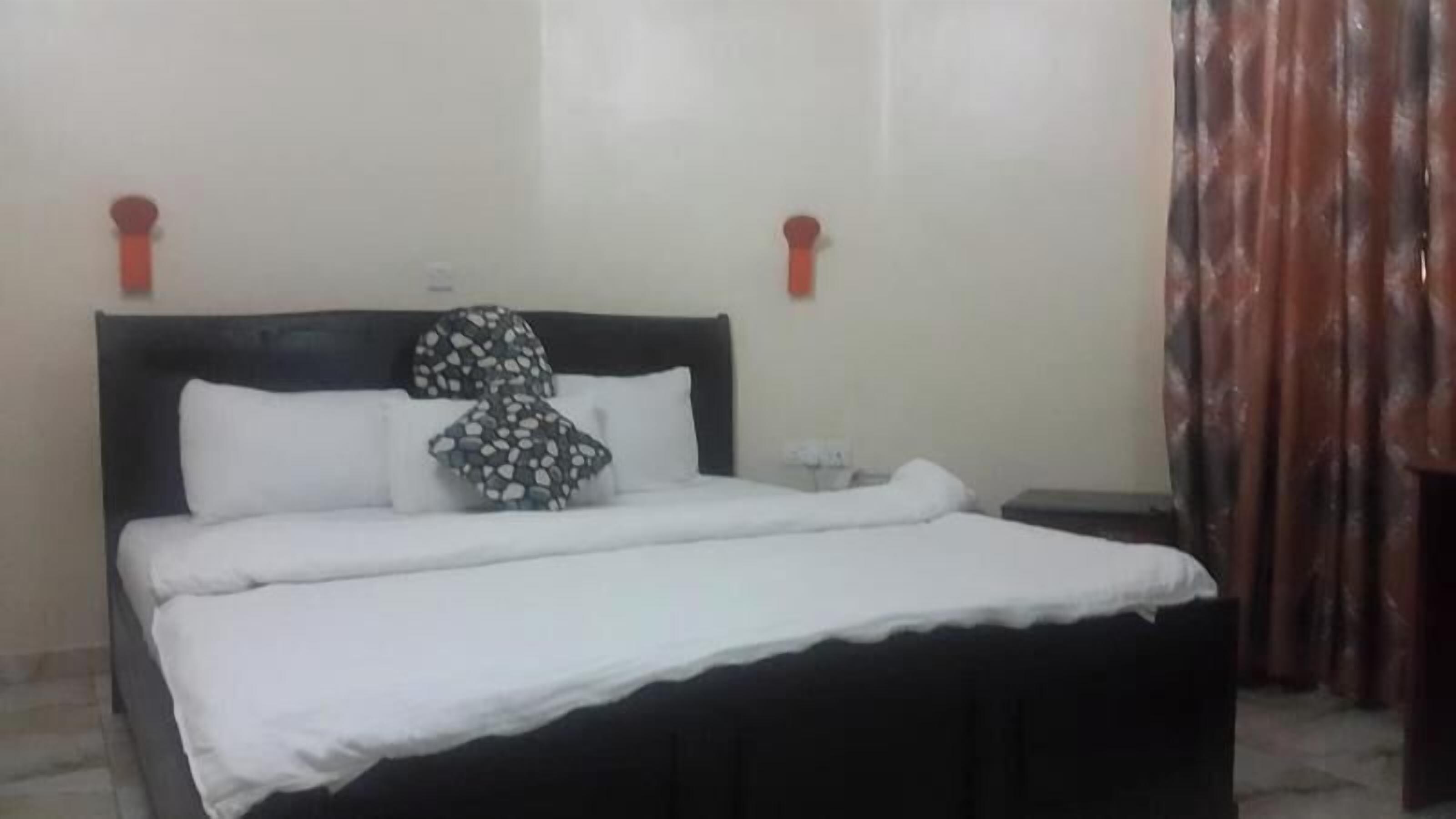 Secretária, Wi-fi grátis, roupa de cama fornecida 