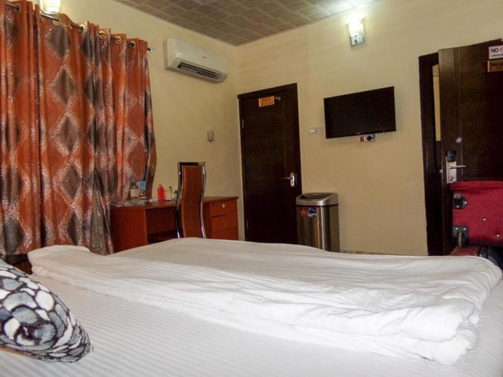 Secretária, Wi-fi grátis, roupa de cama fornecida 
