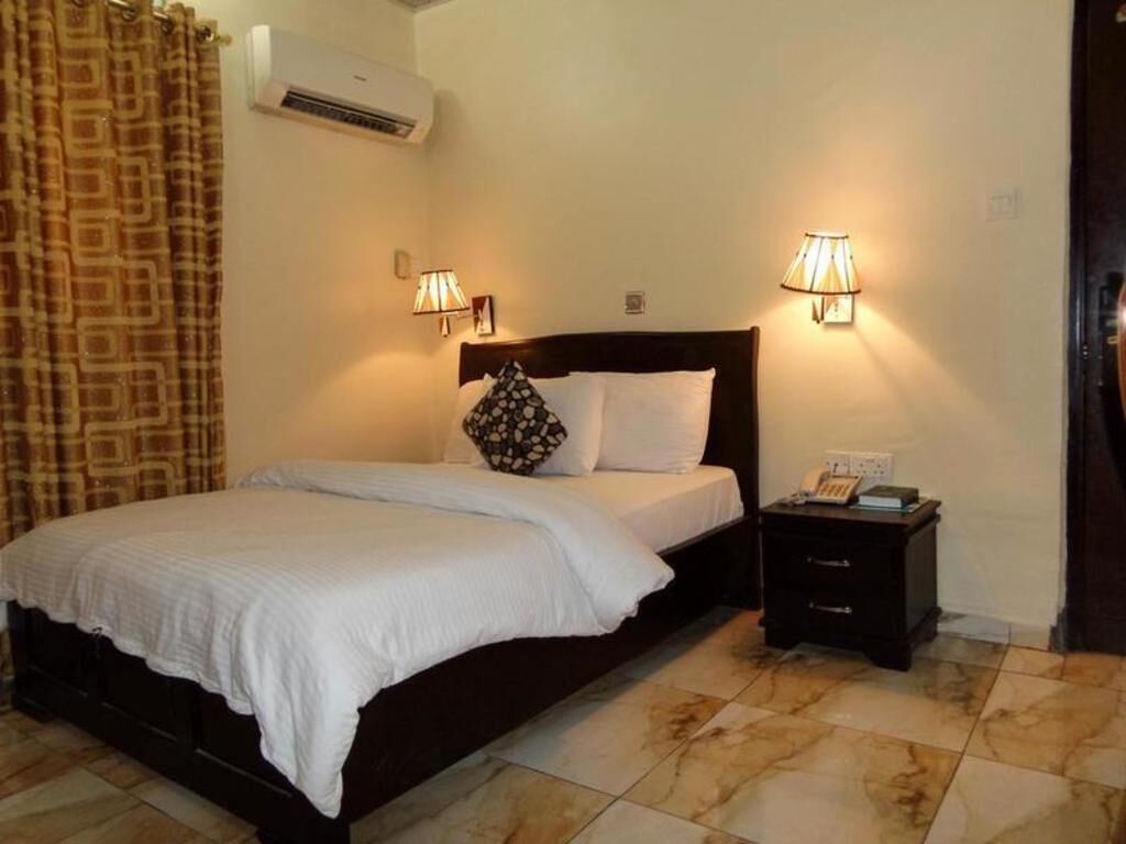 Secretária, Wi-fi grátis, roupa de cama fornecida 