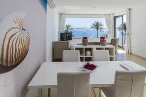 Loft, terraço, vista para o mar (204) | Opções para refeição no quarto