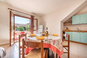 Apartamento, 1 quarto (Via Prato) | Cozinha privada | Geladeira grande, cooktop, talheres/pratos/utensílios de cozinha