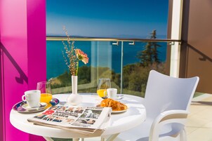 Suíte luxo, 1 quarto, vista para o mar, na torre | Frigobar, cofres nos quartos, individualmente decorados