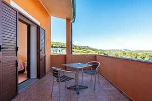 Quarto Deluxe | Roupa de alta qualidade, cofre no quarto, secretária 