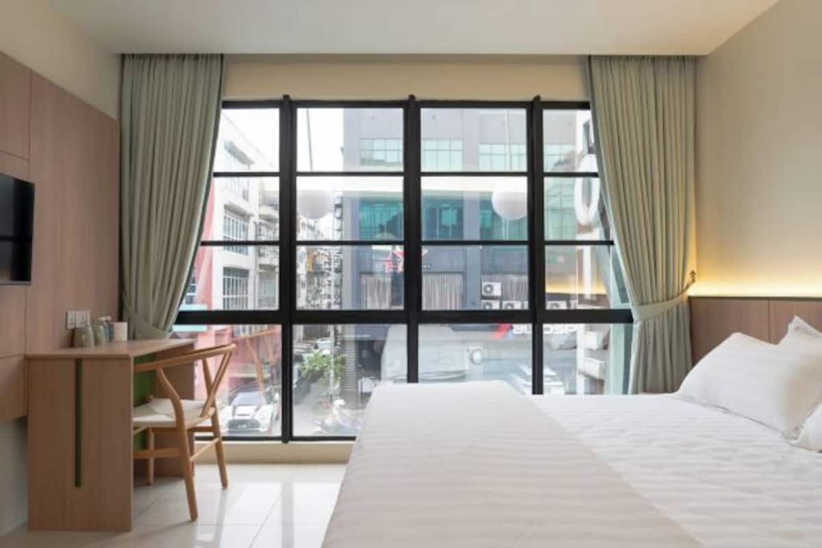 Cofre no quarto, secretária, ferro/tábua de engomar, Wi-fi grátis