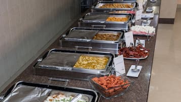 Café da manhã com buffet todos os dias mediante uma taxa