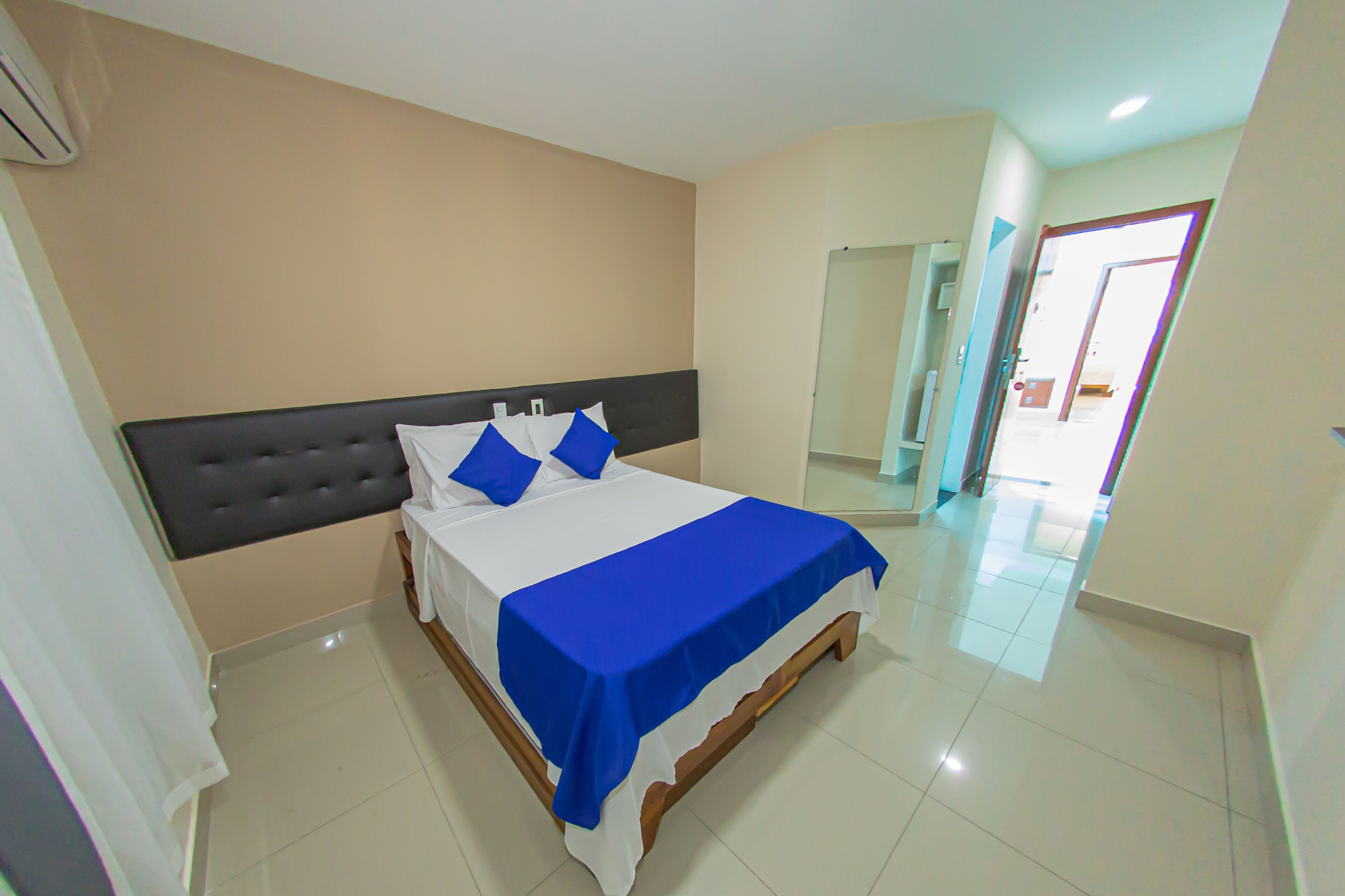 Quarto casal standard | Frigobar, Wi-Fi de cortesia, roupa de cama