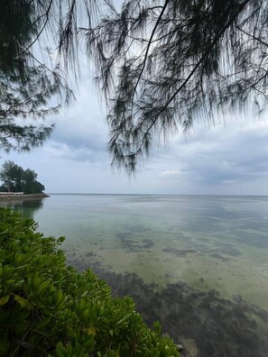 Vista para praia/oceano