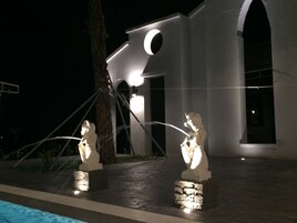 Piscina externa, espreguiçadeiras