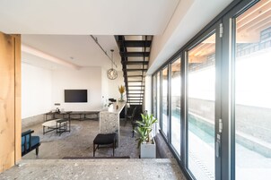 Vila, piscina particular | Área de estar | TV de tela plana 50 polegadas com canais a cabo, TV