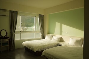 Quarto quádruplo conforto | Cortinas blackout, Wi-Fi de cortesia