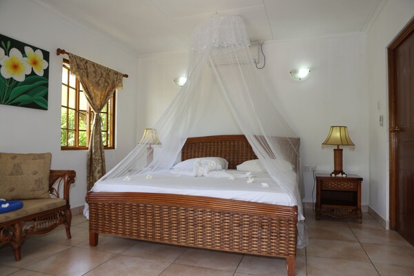 Le Surmer Self Catering Chalets - Mahé