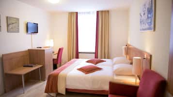 Quarto standard | Cofres nos quartos, escrivaninha, espaço de trabalho para notebook