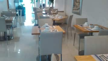 Café da manhã continental grátis todos os dias