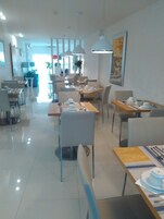 Café da manhã continental grátis todos os dias