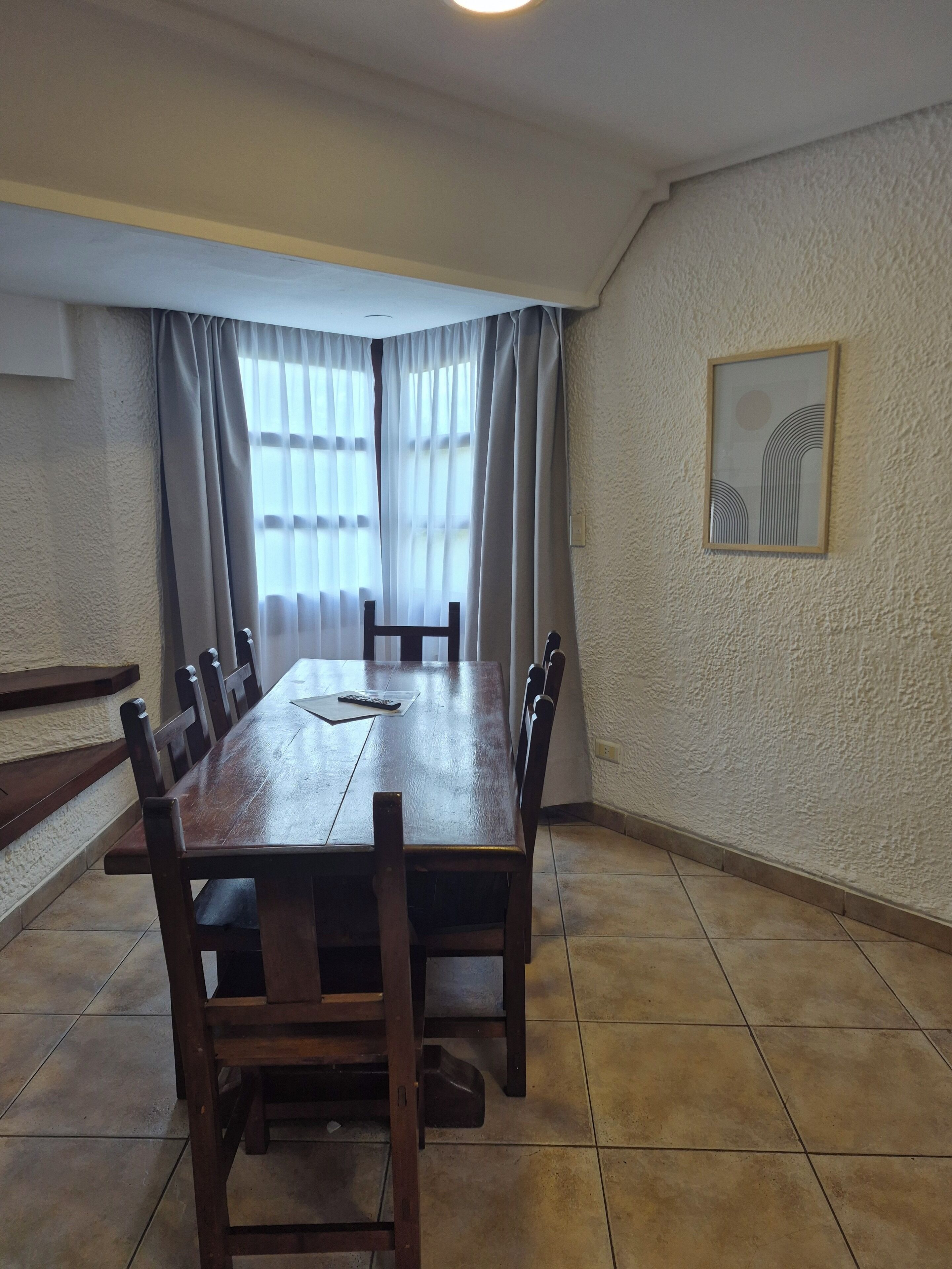 Pequenos-almoços, almoços, jantares servidos, cozinha regional 