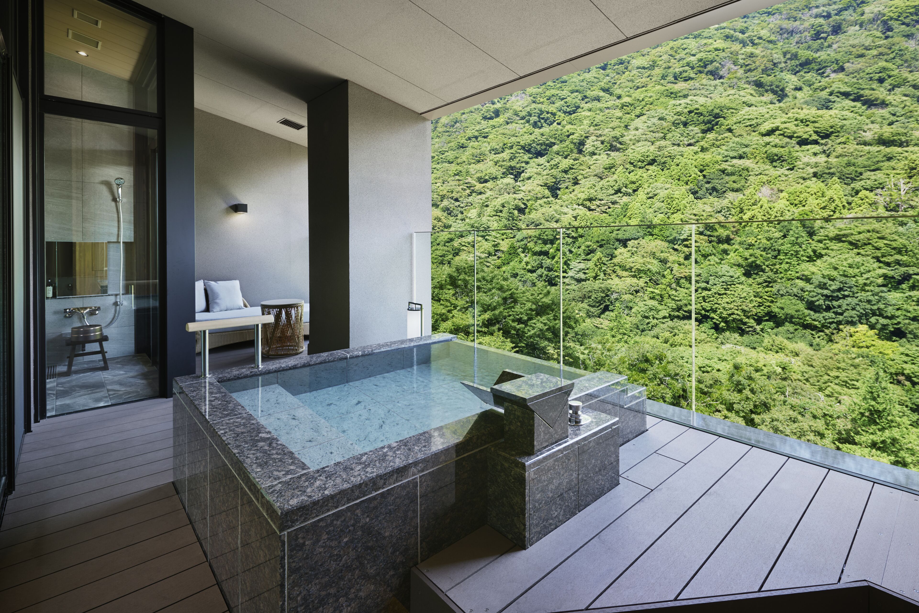 Quarto Twin de Luxo, não fumadores (A type, Dinner time 19:00 or 19:30) | Casa de banho | Um polibã e uma banheira separados, banheira de água mineral 