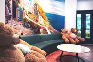 Área de estar no saguão