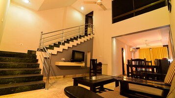 Duplex família, 2 quartos, 2 banheiros | Escrivaninha, camas extras/dobráveis (sobretaxa), Wi-Fi de cortesia