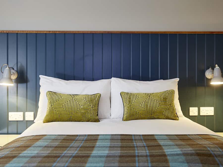 Quarto Duplo | Camas de colchão pillowtop, secretária, ferro/tábua de engomar