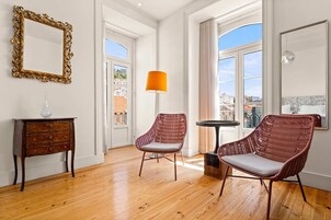 Suite Júnior | Roupa hipoalergénica, minibar, cofre no quarto, secretária 