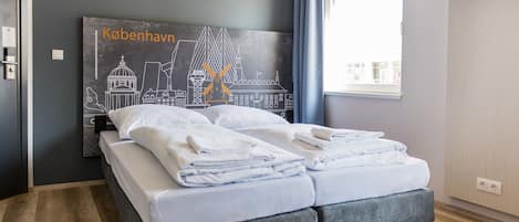 Cortinas/cortinados opacos, Wi-fi grátis, roupa de cama fornecida