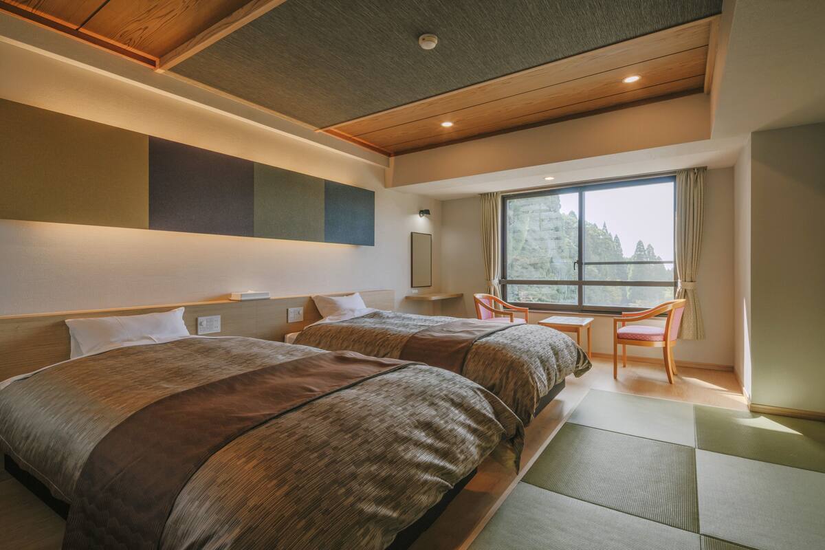 Quarto Twin Design | Cofre no quarto, Wi-fi grátis, roupa de cama fornecida 