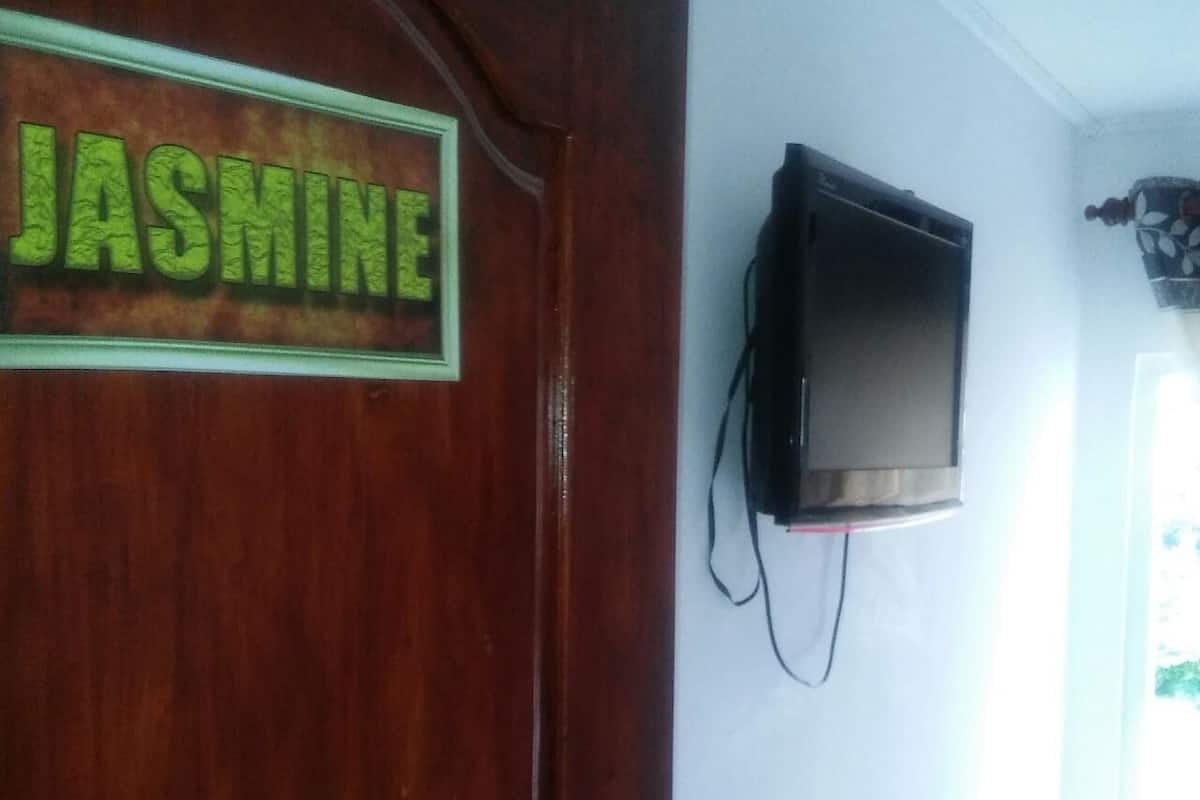 Quarto casal, 1 cama King | 1 quarto, roupas de cama premium, cofres nos quartos