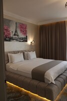 Suíte estúdio luxo, vista para a cidade | Comodidades do quarto