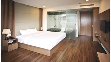 Quarto Duplo Deluxe | Minibar, cofre com capacidade para portátil, secretária